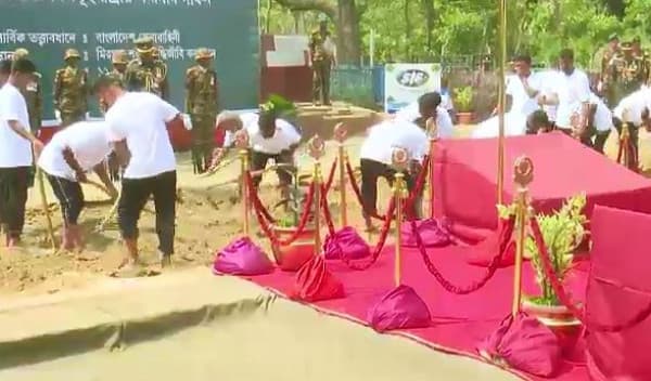 Remains of ‘71 genocide’ buried with state honour
