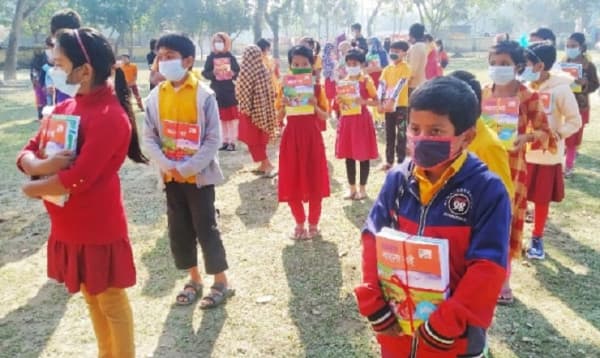 Free textbooks distribution begins